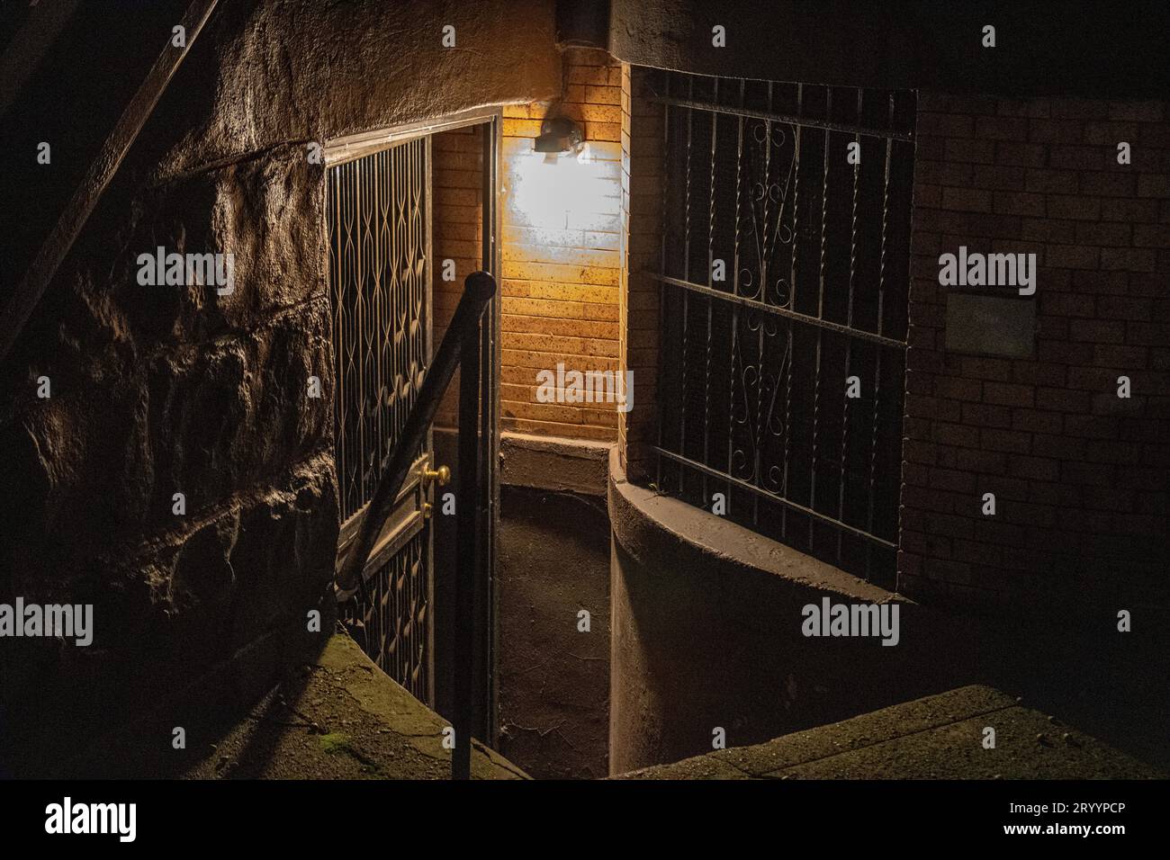 Brownstone building night hi-res stock photography and images - Alamy