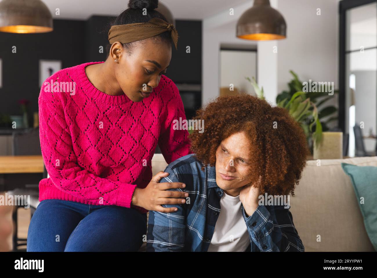 Black couple embracing sad hi-res stock photography and images - Alamy