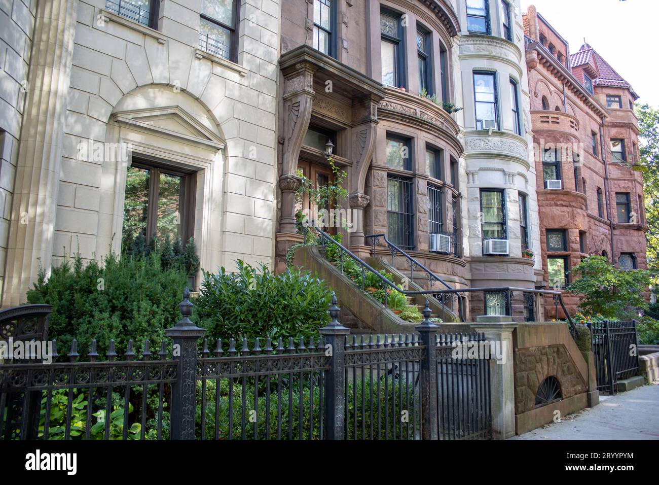 Apartment high rise building brooklyn hi-res stock photography and ...