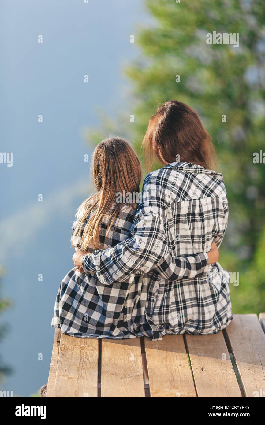 Mother and daughter back view hi-res stock photography and images - Alamy