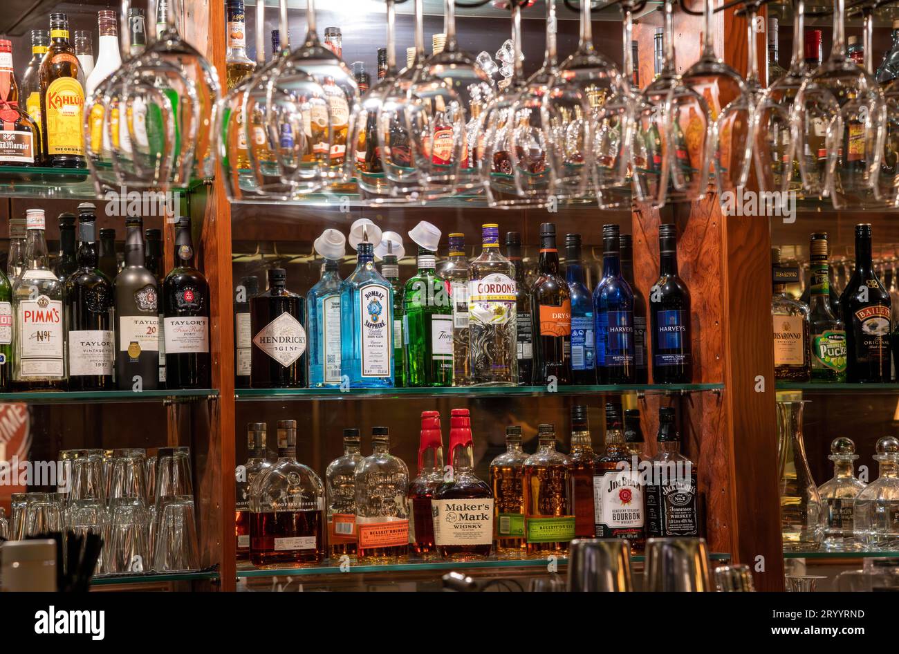 Hong kong bar interior hi-res stock photography and images - Alamy
