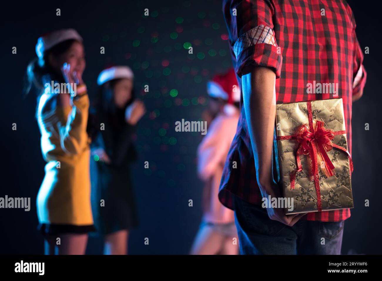 Gift in the behind of man who will surprise woman in dancing pub or bar ...