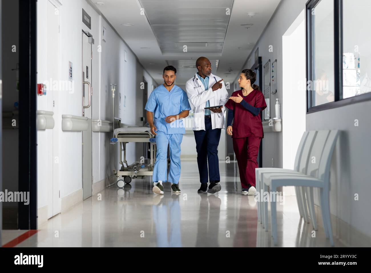 Diverse doctors hi-res stock photography and images - Alamy