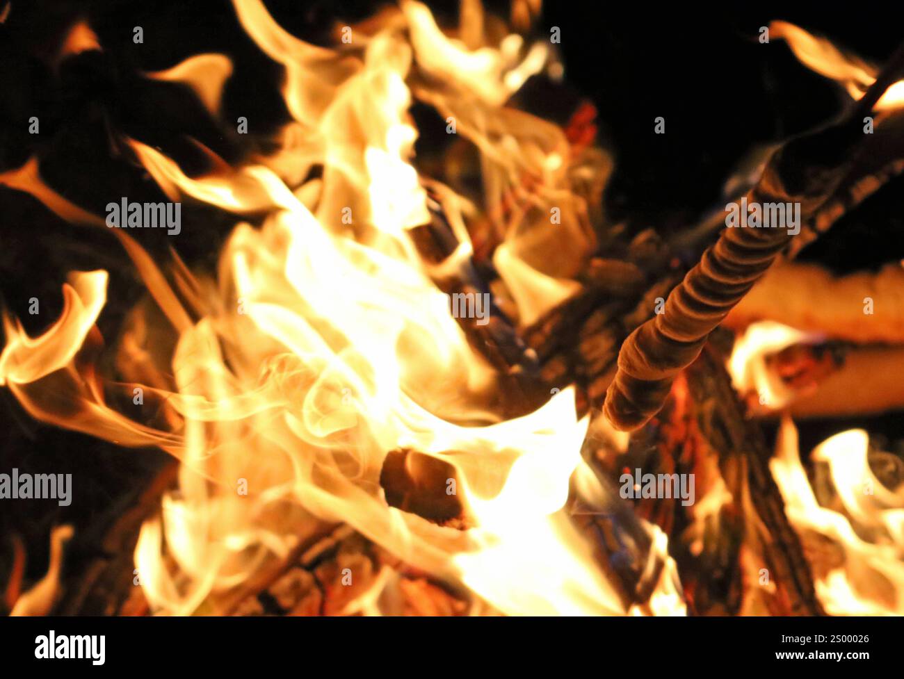Stockbrot zählt zu den Klassikern bei Treffen an Lagerfeuern oder auch ...