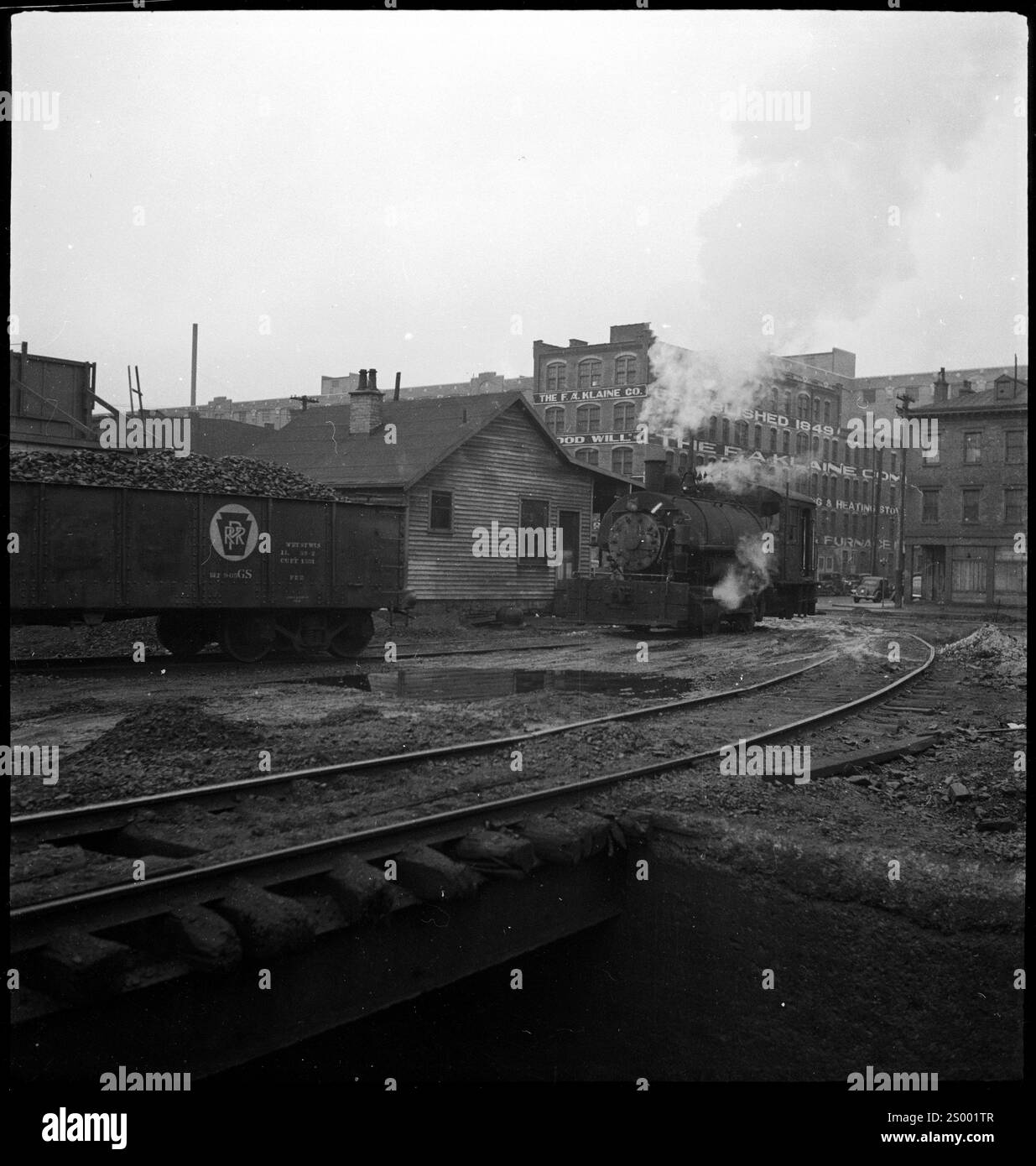 Cincinnati, Ohio, USA. Steam engine locomotive in front of warehouses ...