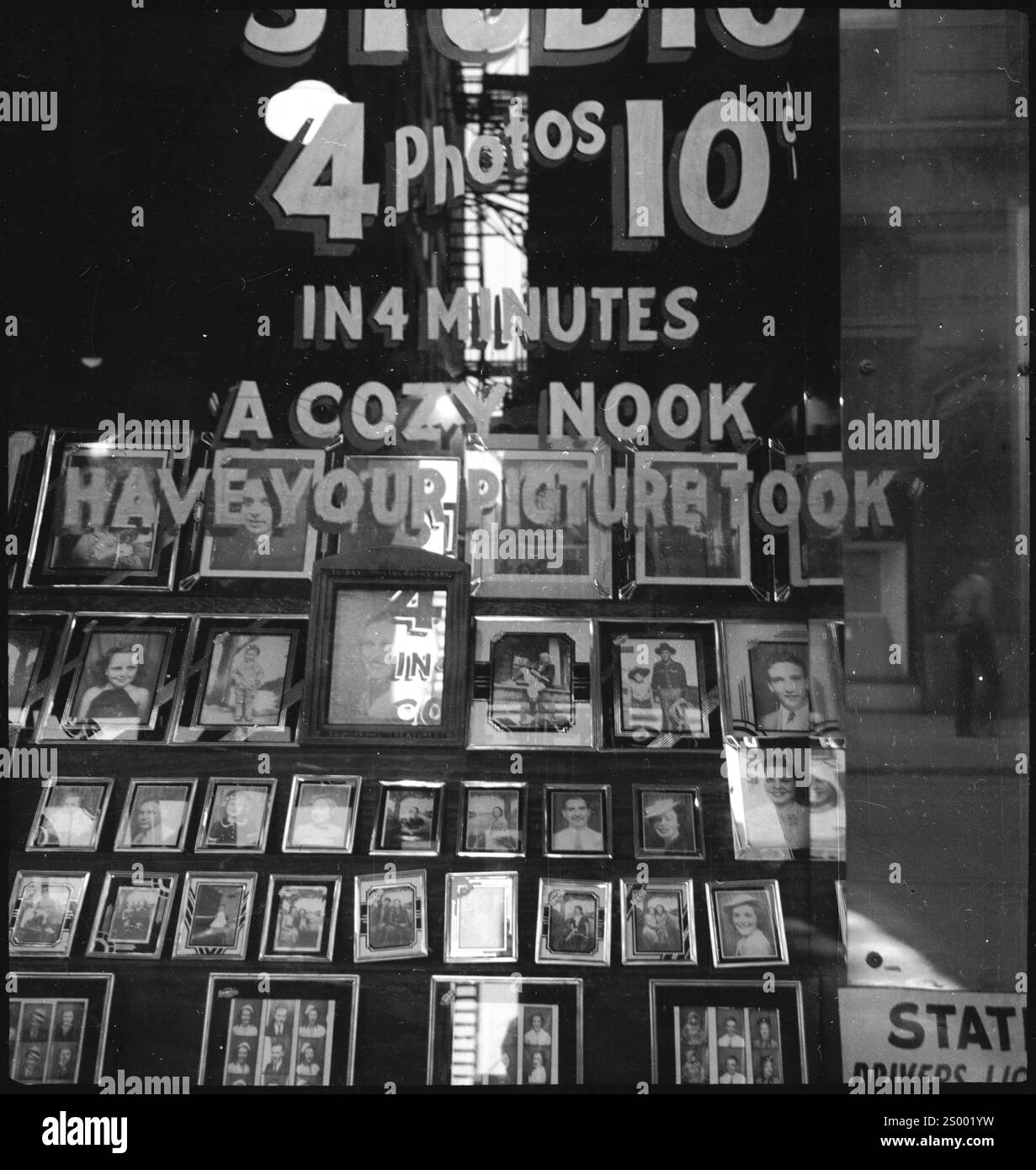 Knoxville, Tennessee, USA. Circa 1937. Shop window of a photo studio ...