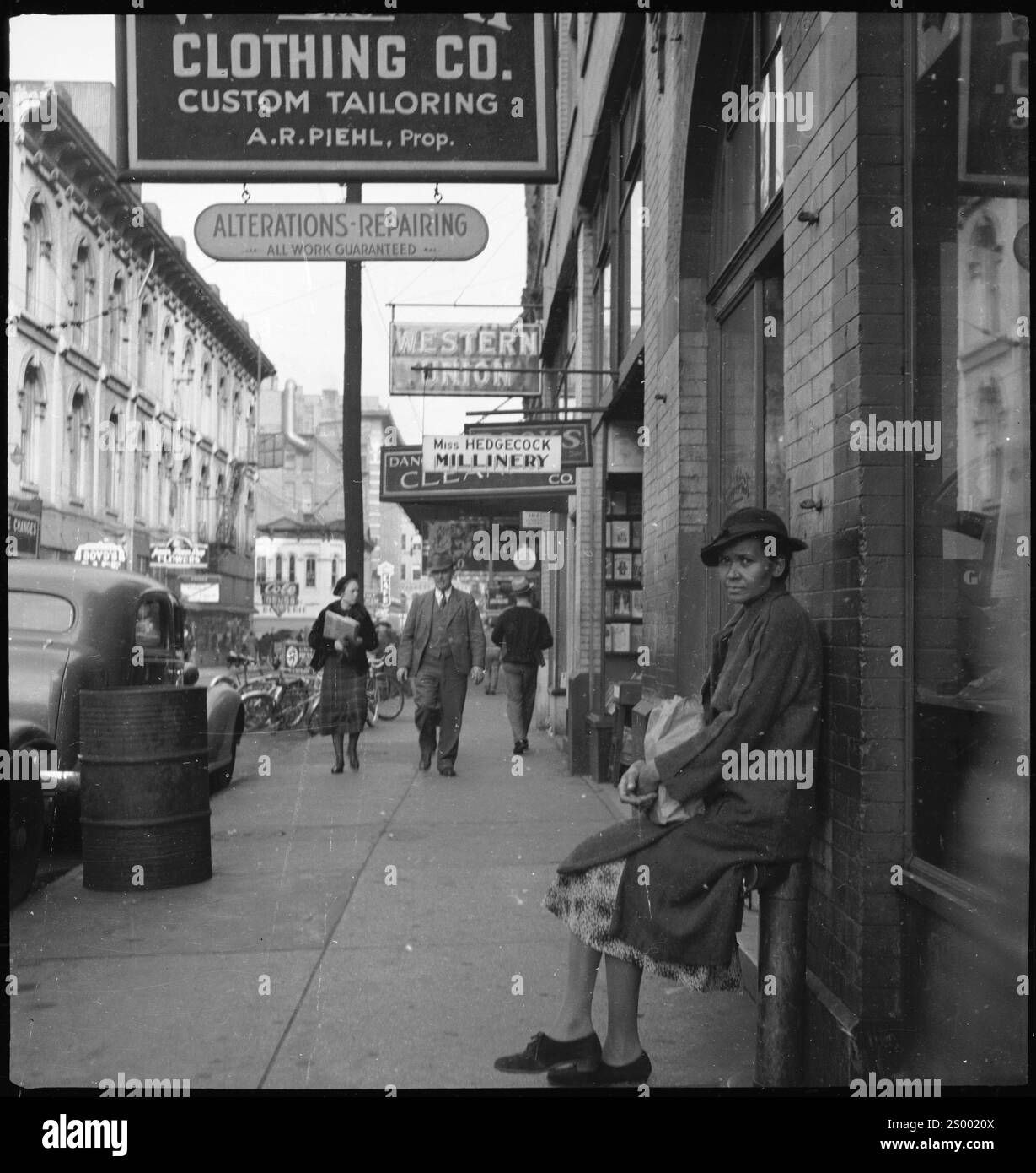 Knoxville, Tennessee, USA. Circa 1937. People; shopping street, an ...