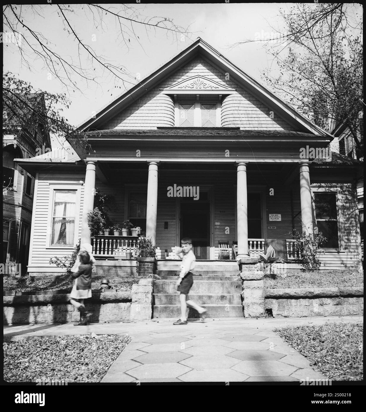 Old 1930s house america Black and White Stock Photos & Images - Alamy