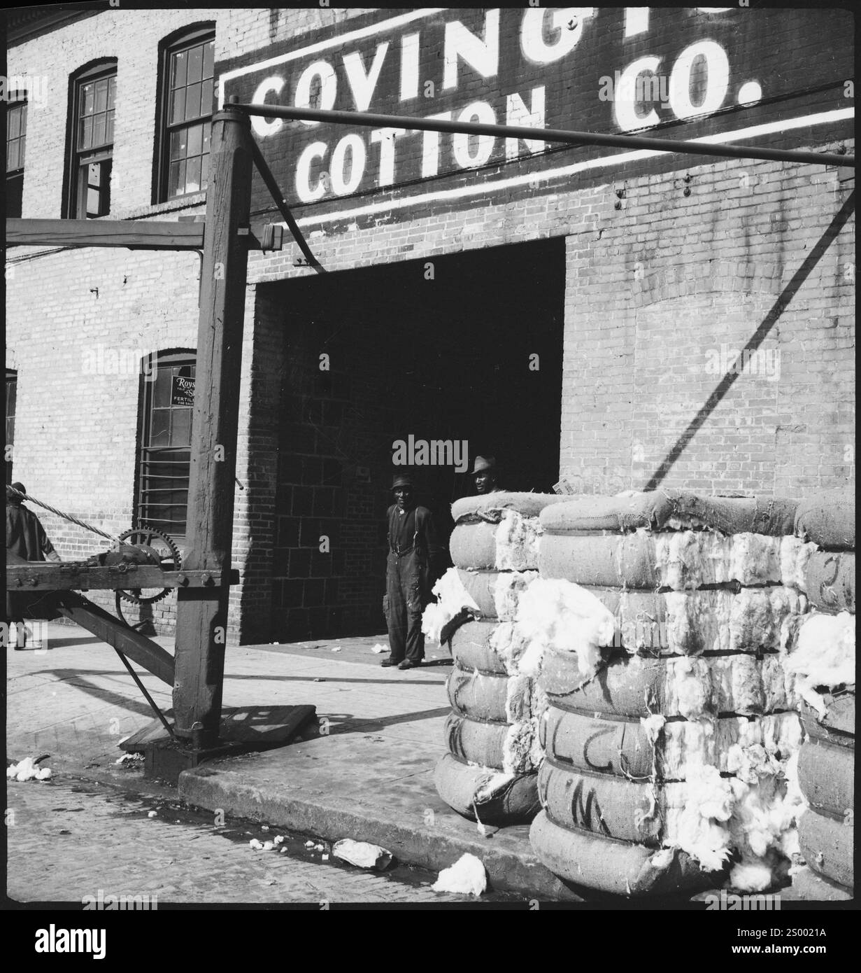 Montgomery, Alabama, USA. Cotton bales in front of a building. Archive ...