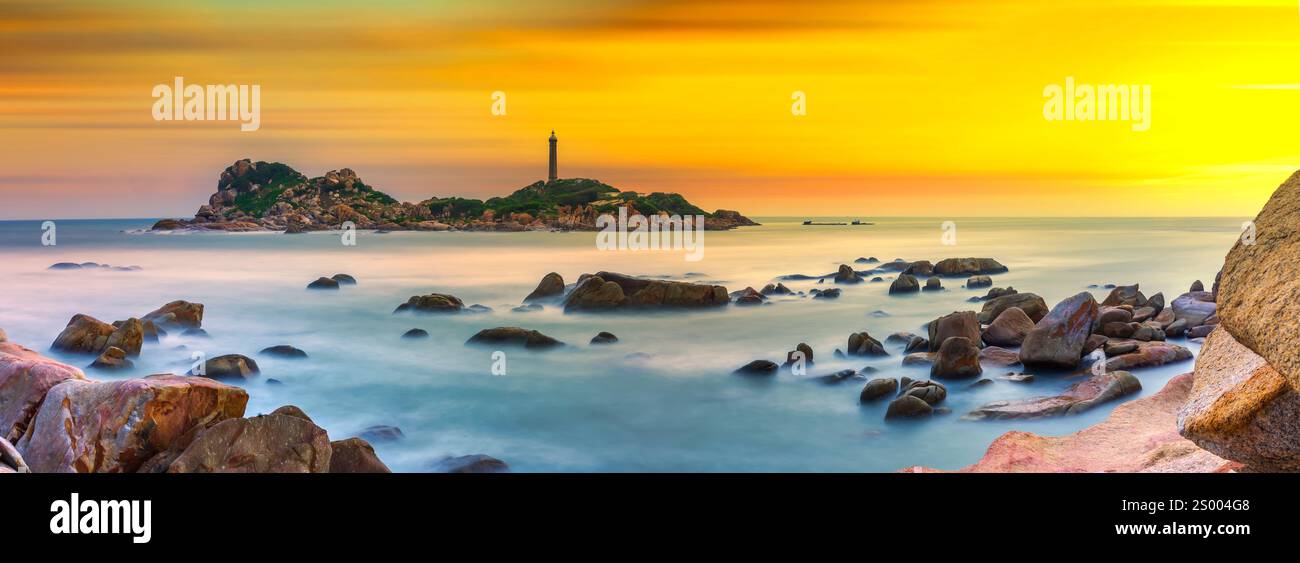 Beautiful Sunset Ke Ga Lighthouse with surf patted smoother reefs ...