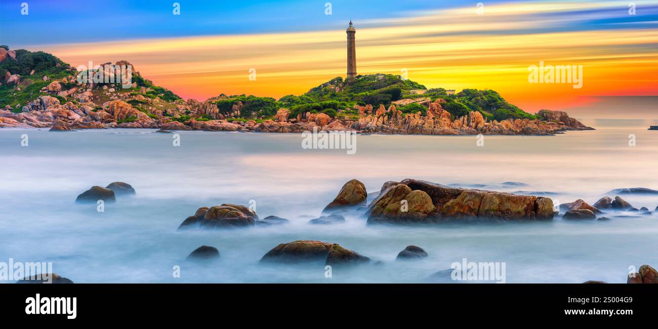 Beautiful Sunset Ke Ga Lighthouse with surf patted smoother reefs ...