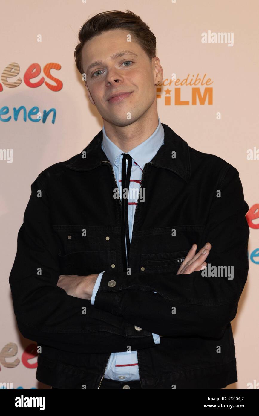 Mees Kees op eigen benen UTRECHT, NETHERLANDS - DECEMBER 22: Leendert ...