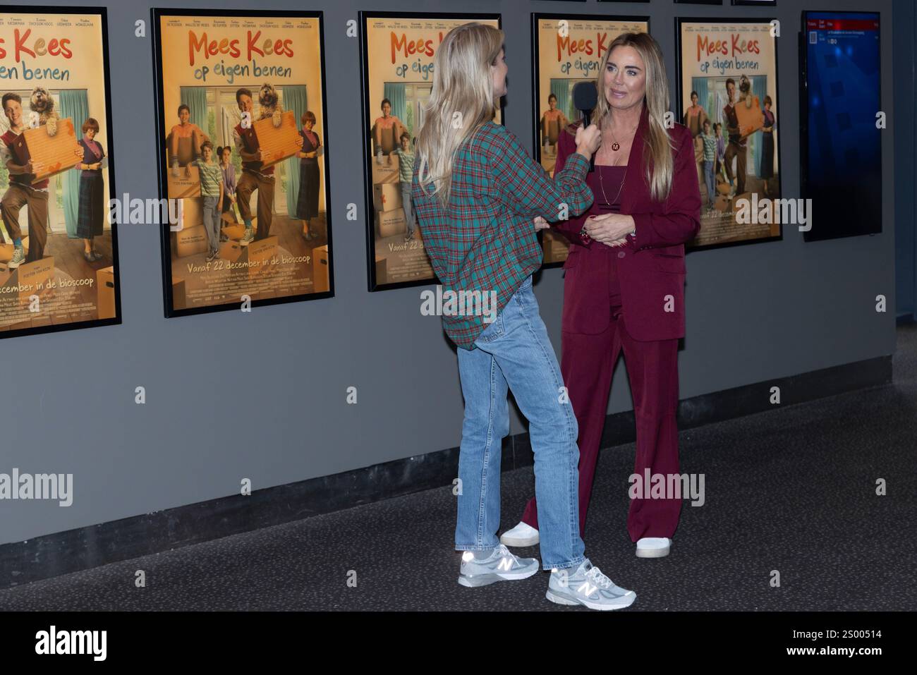 Mees Kees op eigen benen UTRECHT, NETHERLANDS - DECEMBER 22: Monique ...