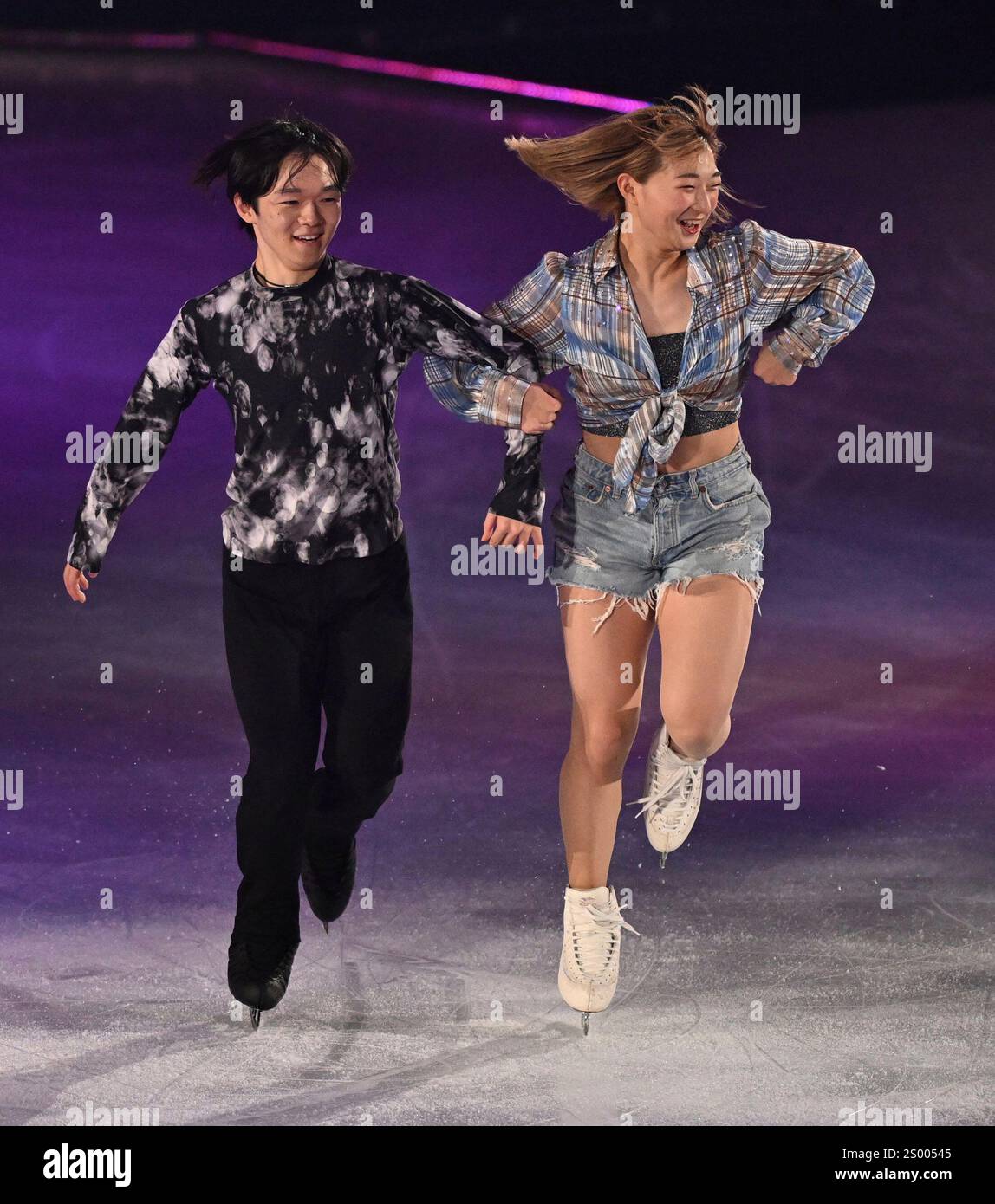 Yuma Kagiyama (L) and Kaori Sakamoto perform during the exhibition of ...
