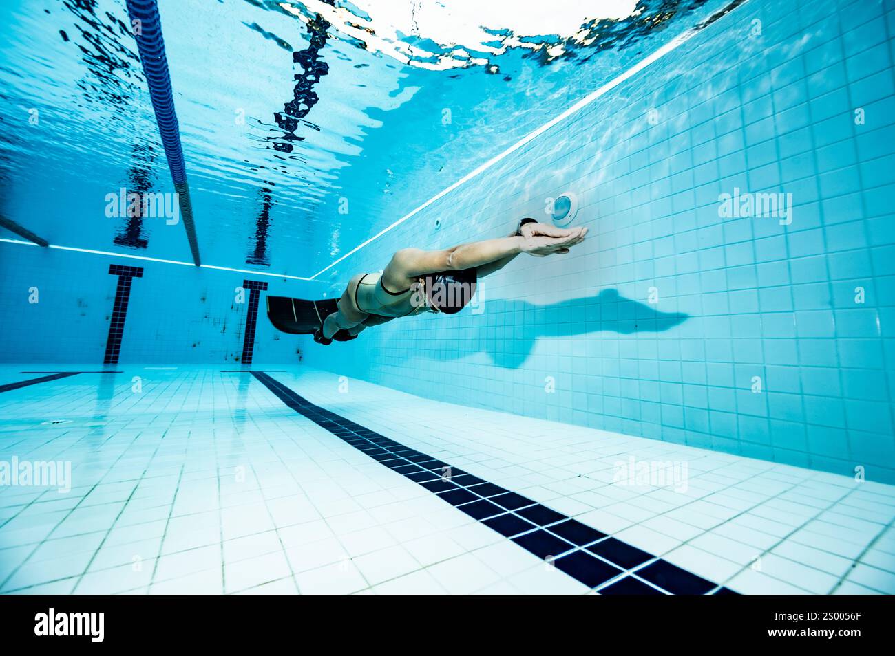 freediver practising in a pool in Bangkok Stock Photo - Alamy