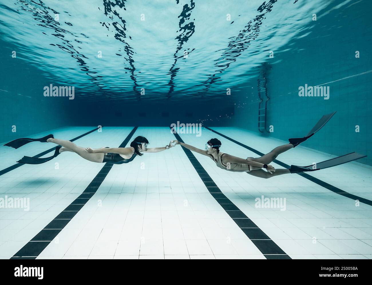 Freedivers training in pool hi-res stock photography and images - Alamy