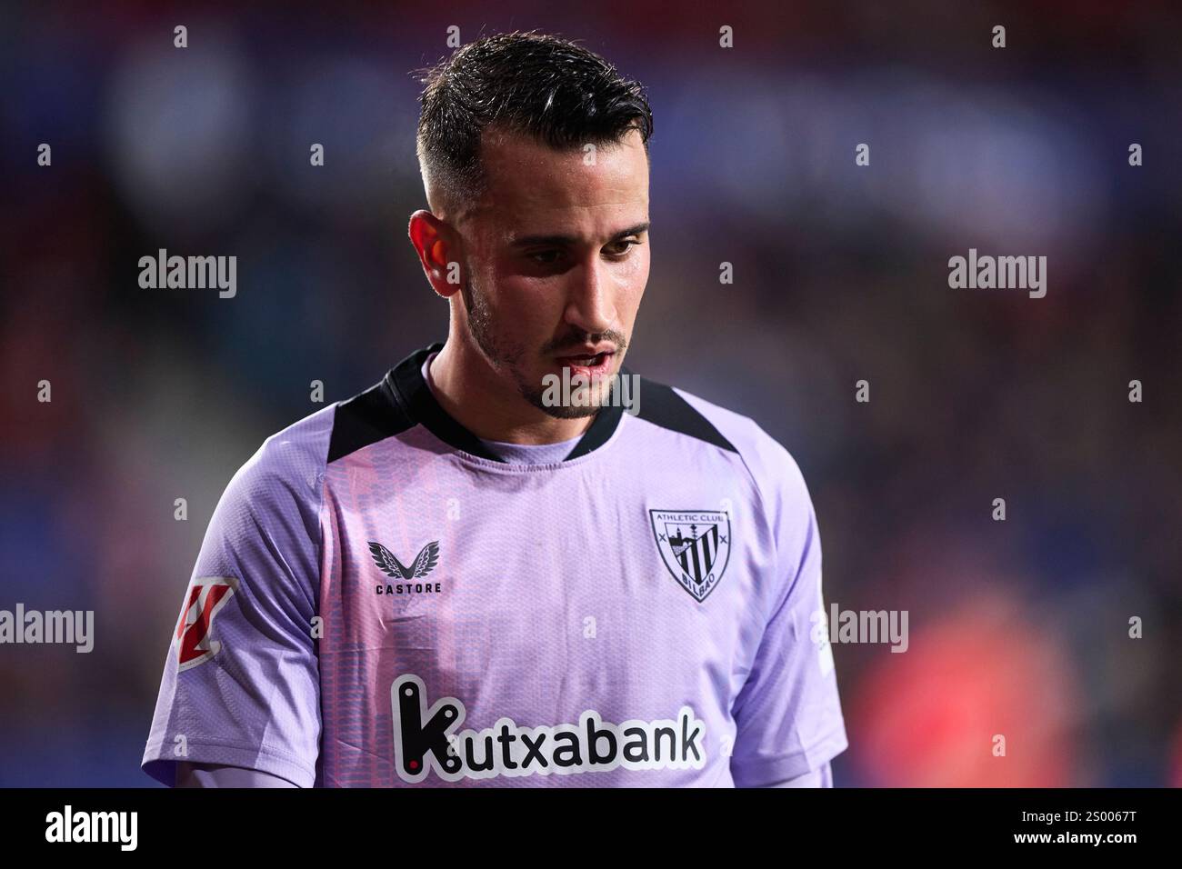 Alex Berenguer of Athletic Club looks on during the LaLiga EA Sports ...