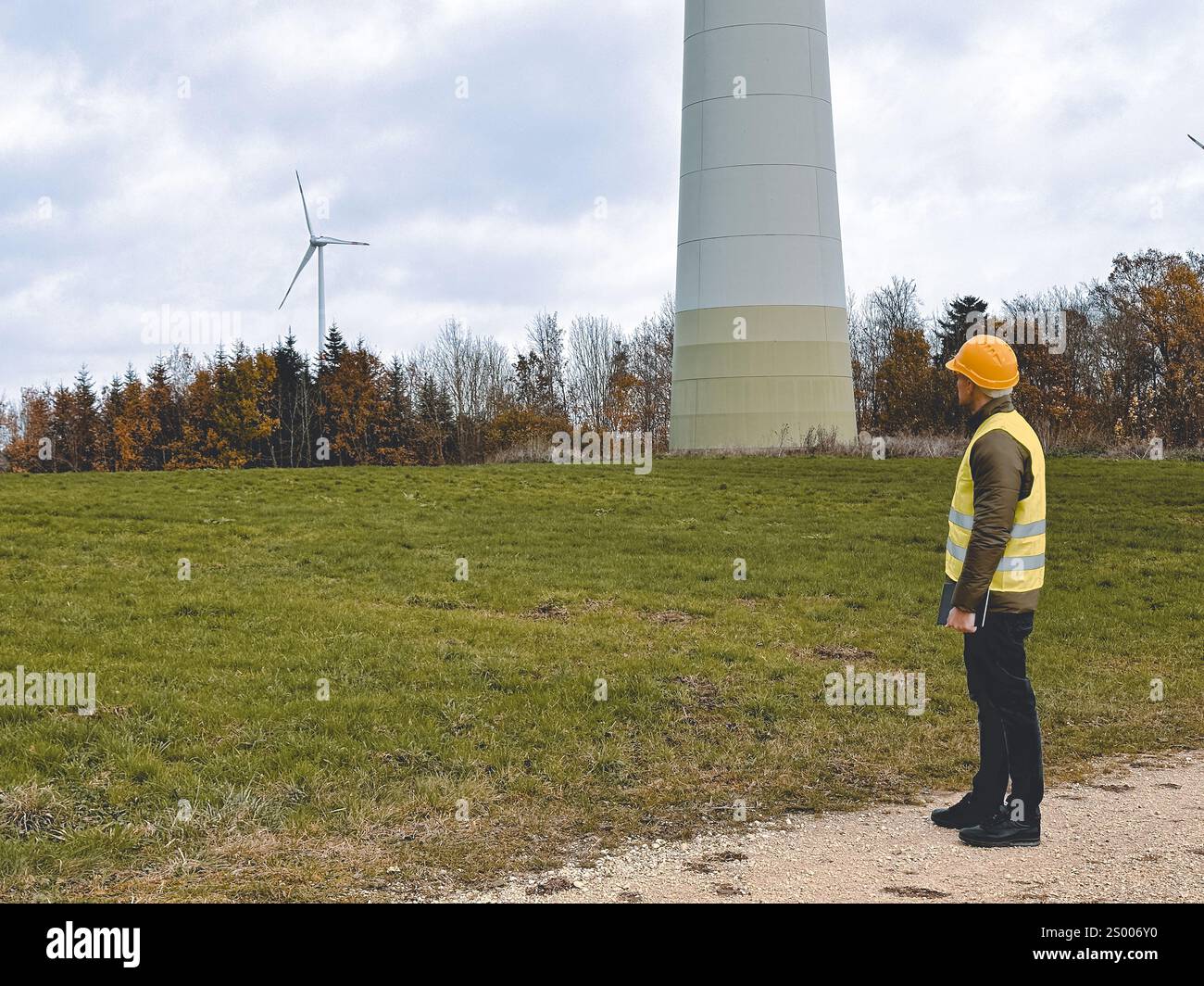 Old engineer hi-res stock photography and images - Alamy