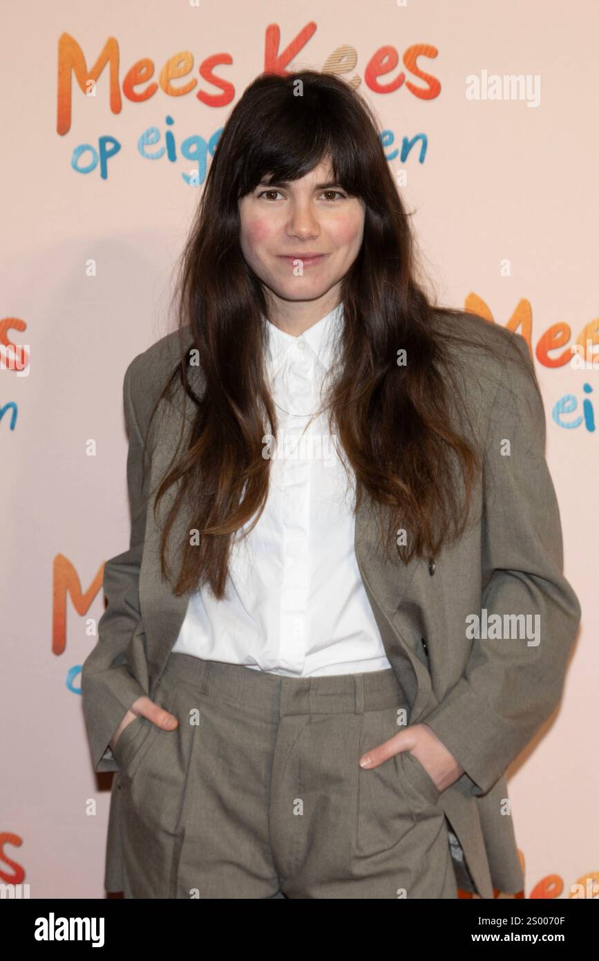 Mees Kees op eigen benen UTRECHT, NETHERLANDS - DECEMBER 22: Hanna van ...