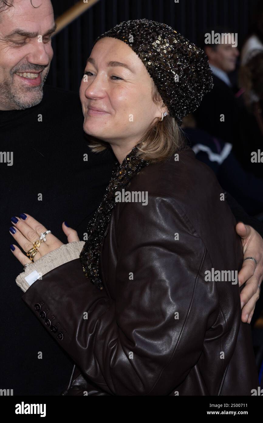 Mees Kees op eigen benen UTRECHT, NETHERLANDS - DECEMBER 22: Carolien ...