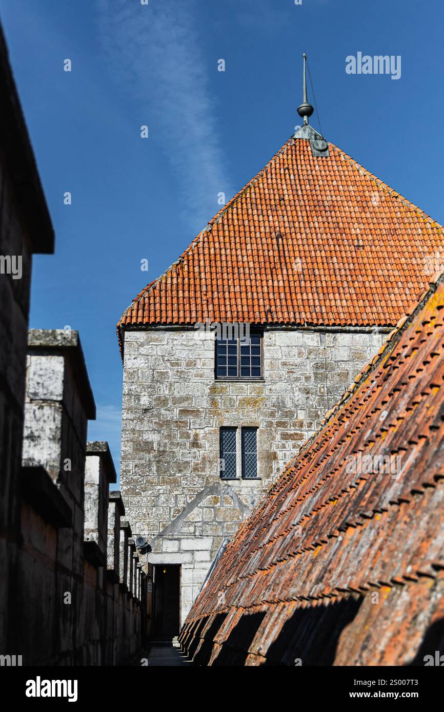 Clay tile hi-res stock photography and images - Alamy
