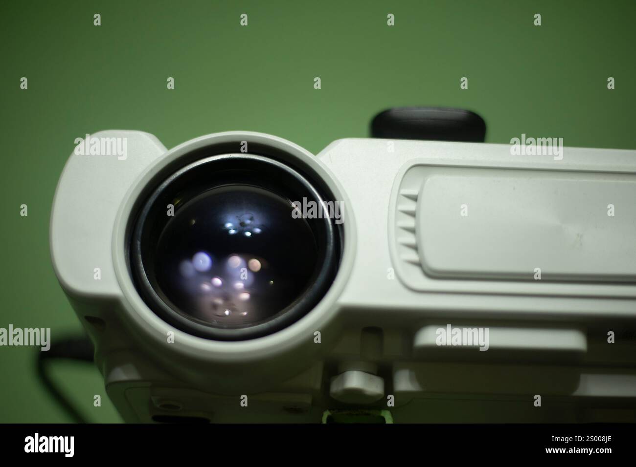 Cinema theatre projector hi-res stock photography and images - Alamy
