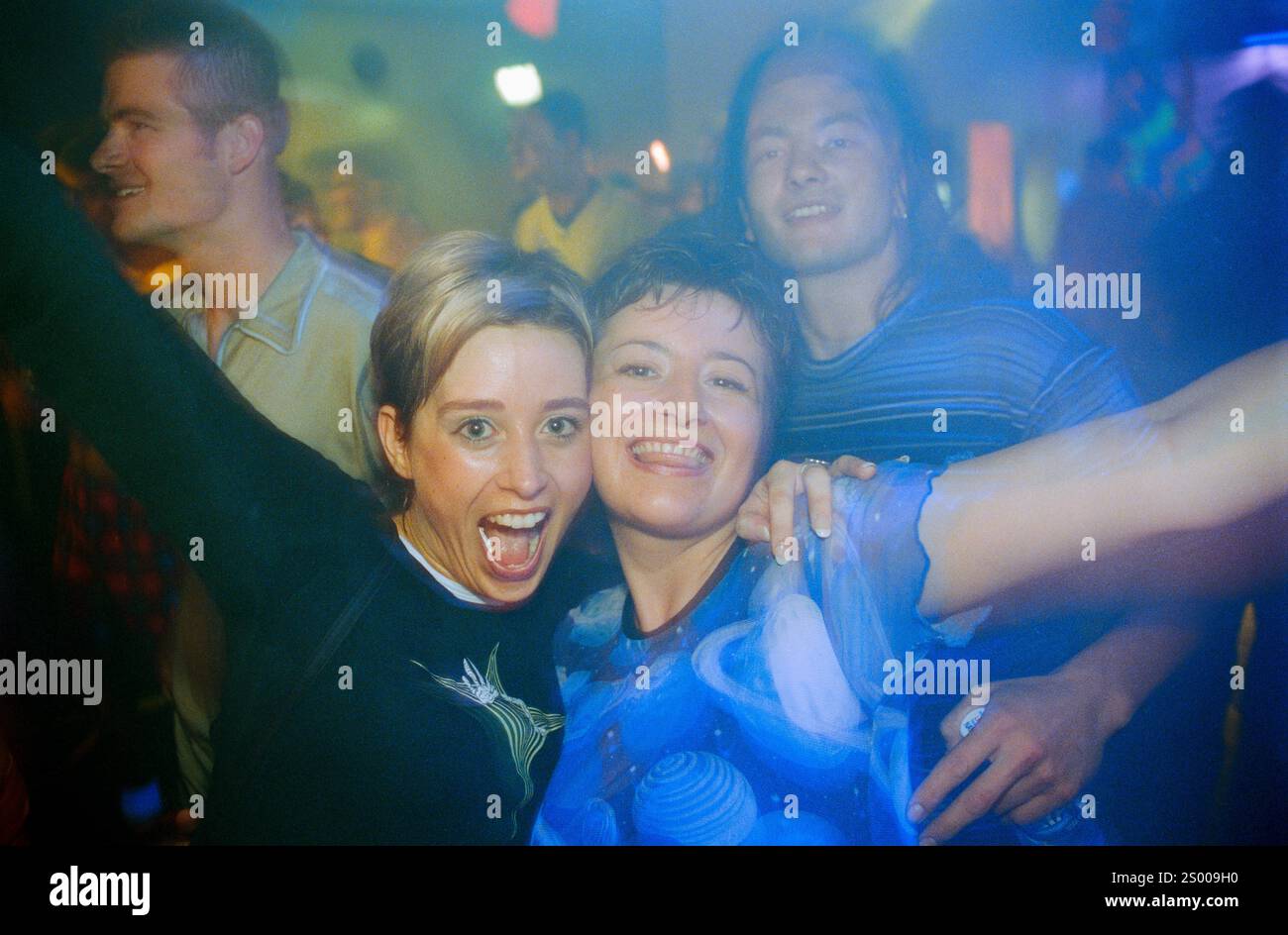 Women dancing nightclub 90s hi-res stock photography and images - Alamy