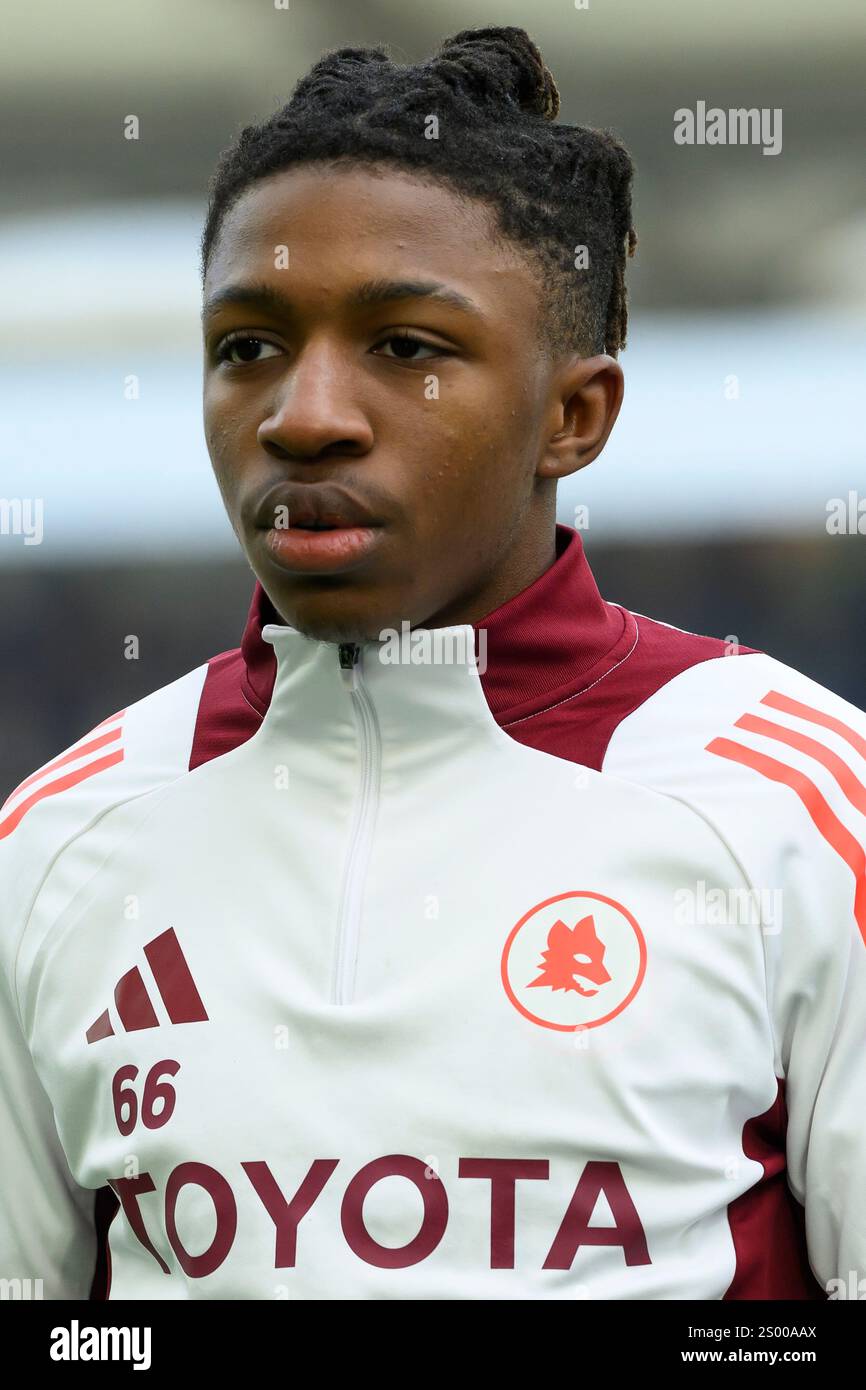 Buba Sangare of AS Roma wamrs up during the Serie A football match ...