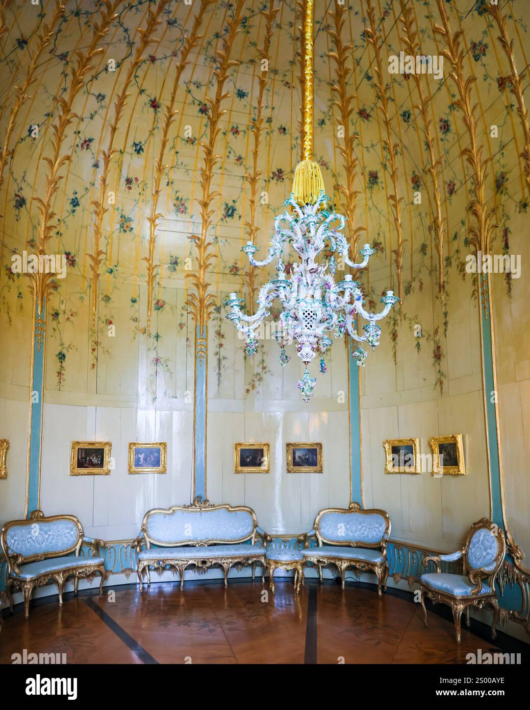 The oval cabinet room with chandeliers, Interiors at New Palace, Neues ...
