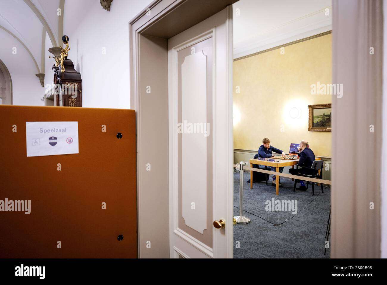 WAGENINGEN - Yuri Anikeev (R) of Ukraine plays against his Dutch ...