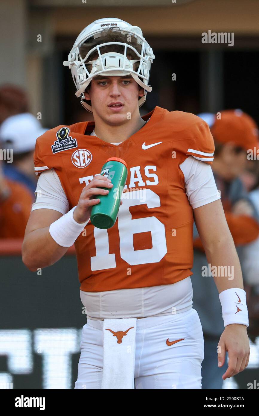 AUSTIN, TX - DECEMBER 21: Texas Longhorns quarterback Arch Manning (16) gets a drink of Gatorade ...