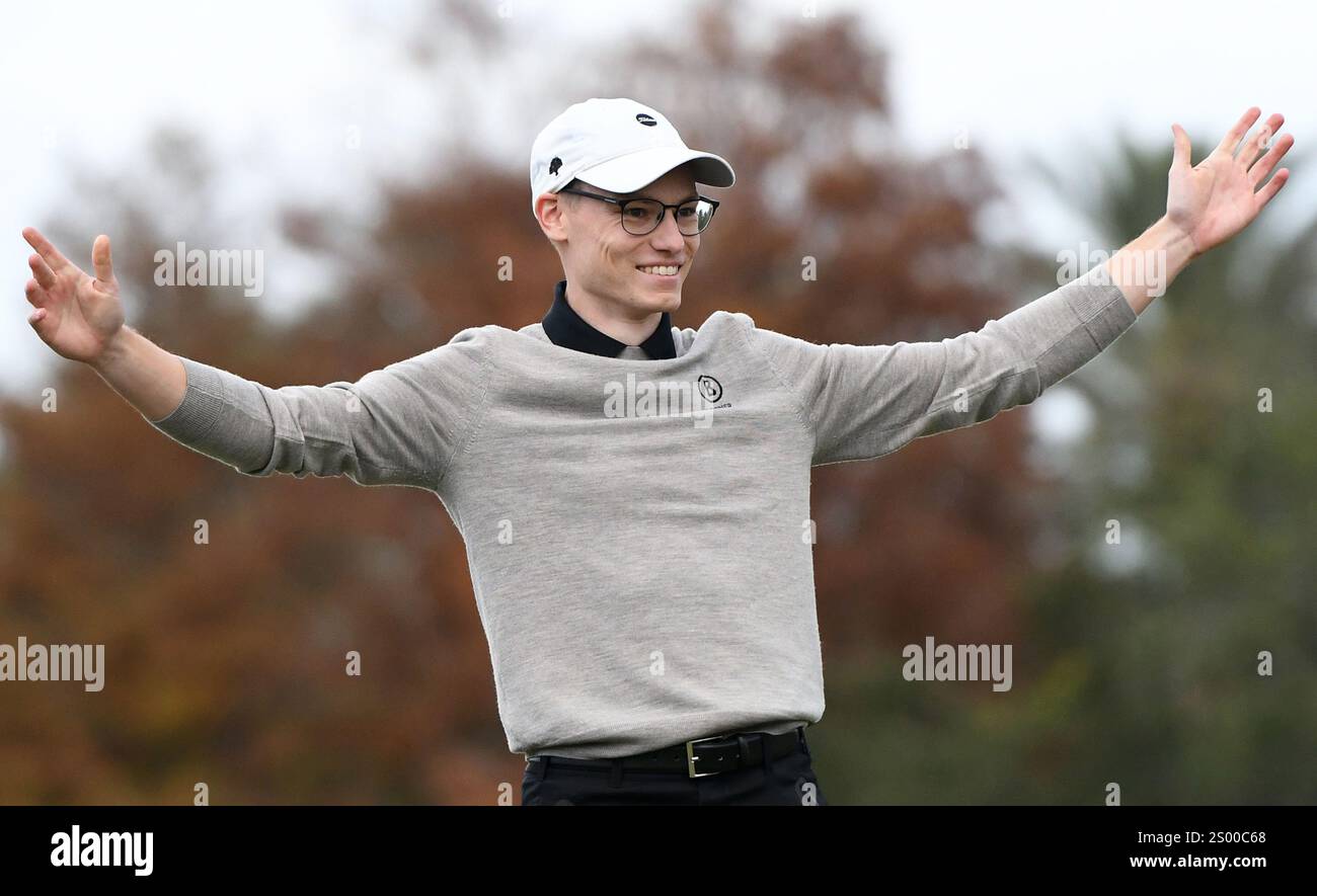 Jason Langer reacts after his father, Bernhard Langer, makes an eagle ...