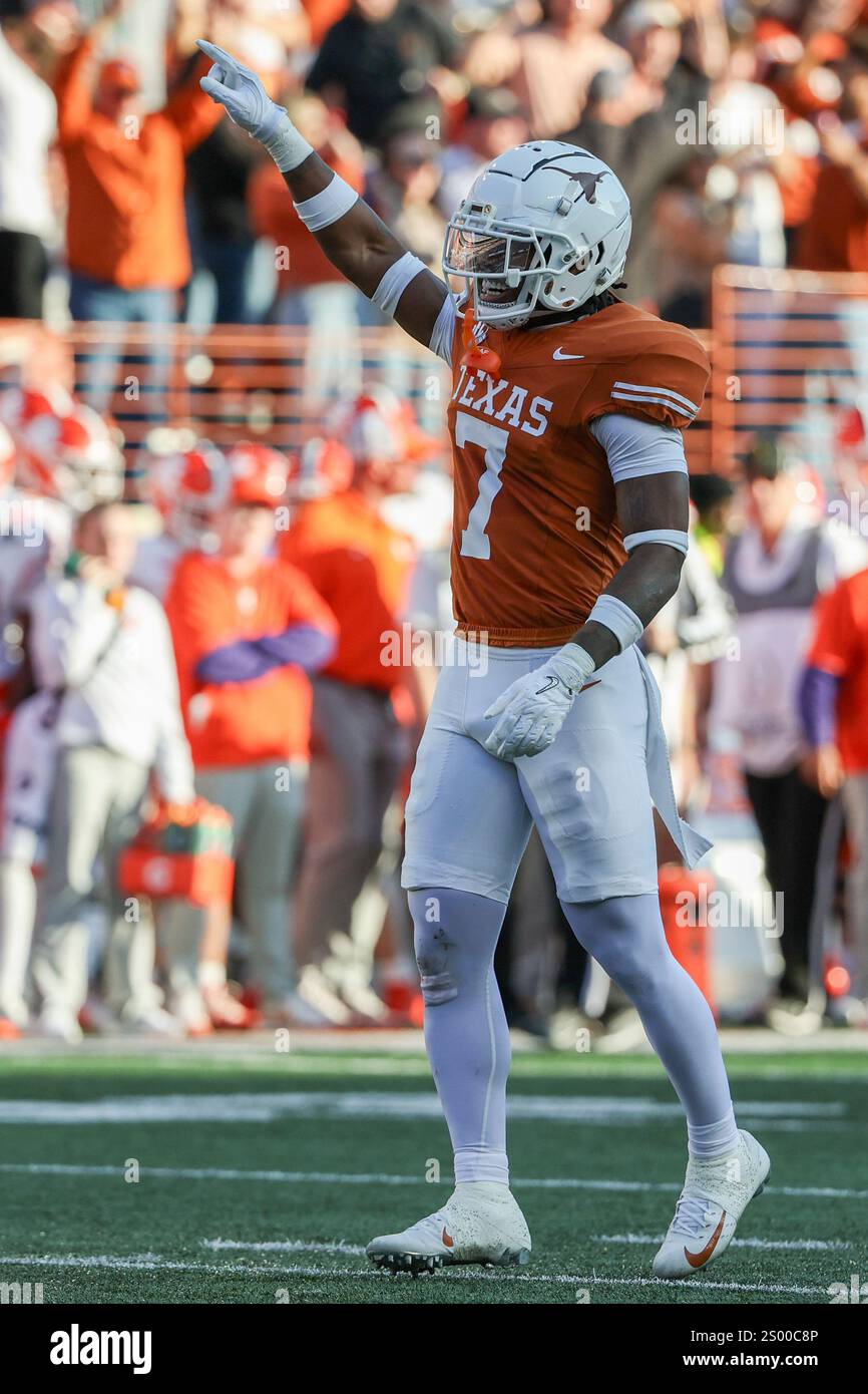 AUSTIN, TX - DECEMBER 21: Texas Longhorns defensive back Jahdae Barron ...