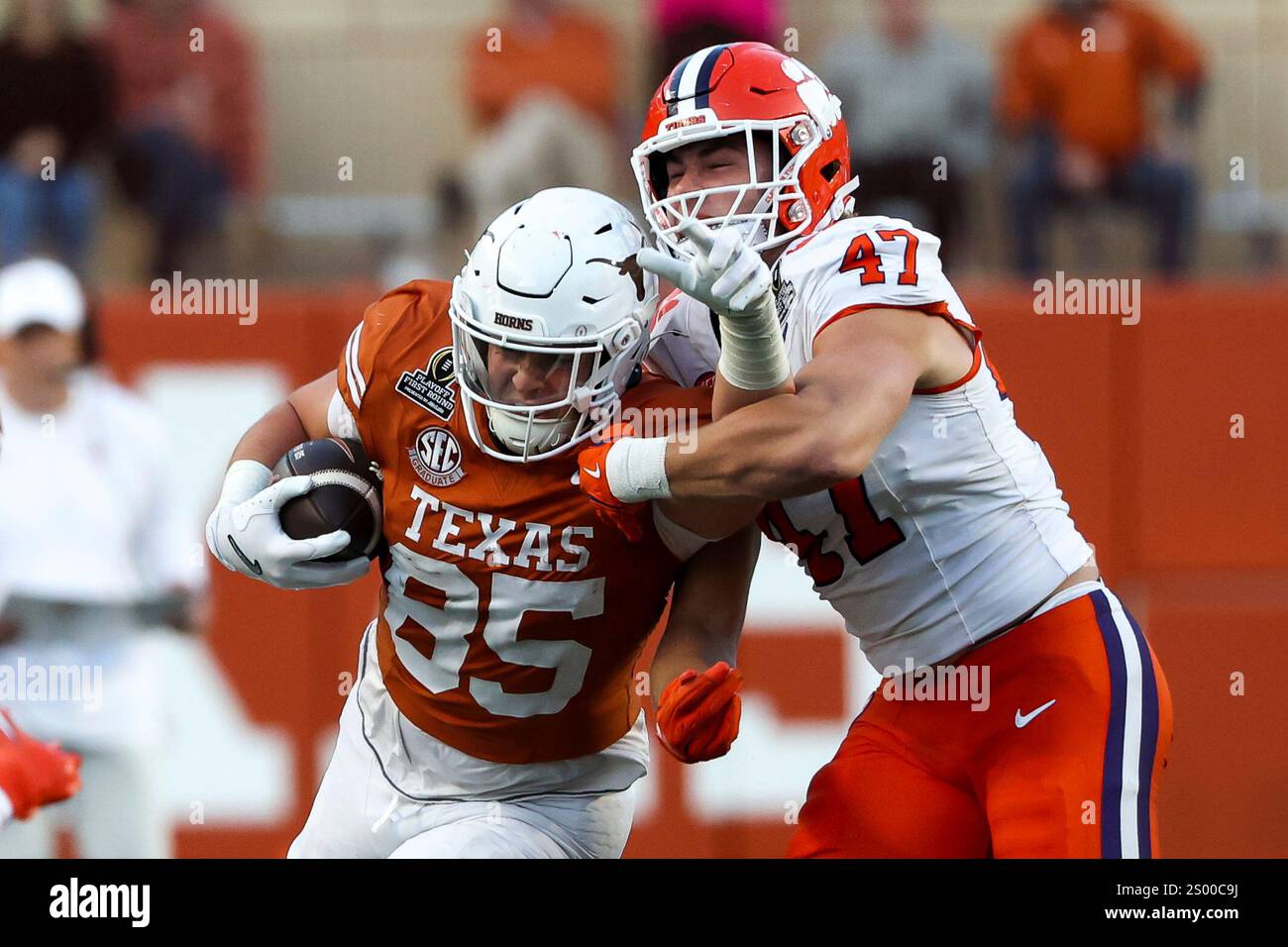 AUSTIN, TX - DECEMBER 21: Texas Longhorns tight end Gunnar Helm (85 ...