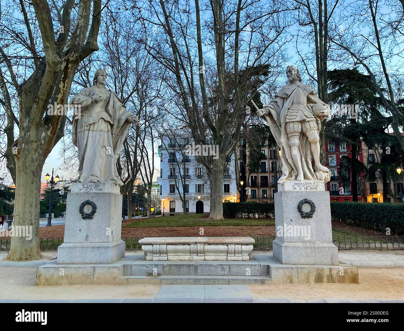 Rey escultura madrid hi-res stock photography and images - Alamy