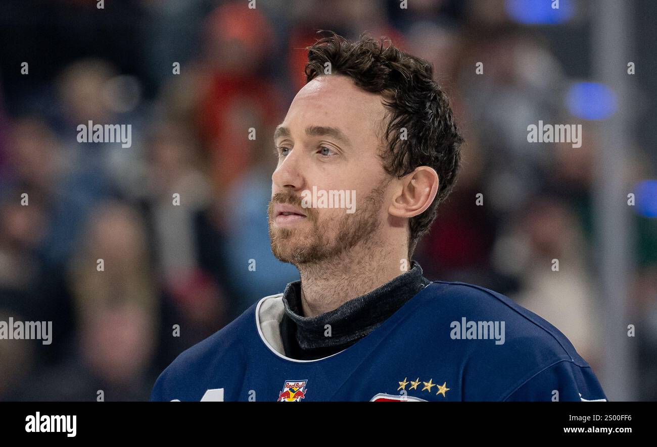 Jonathan Blum (EHC Red Bull Muenchen, #24) bei den Starting Six. GER, EHC Red Bull Muenchen vs ...