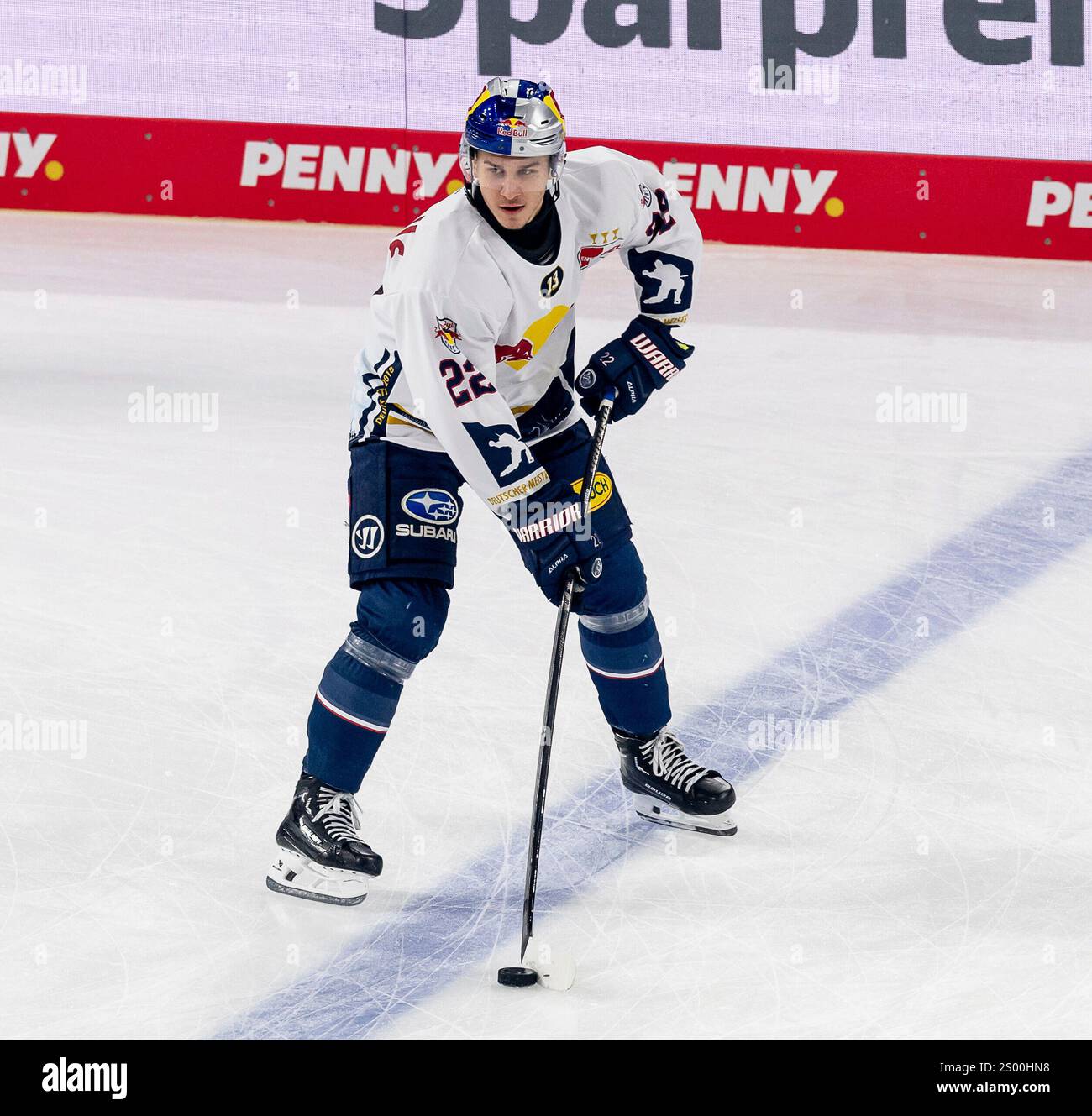 Jakob Weber (EHC Red Bull Muenchen, #22) beim Warmup. GER, EHC Red Bull ...