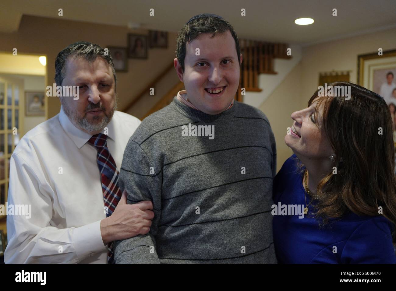 Dov Marcus smiles flanked by his parents, Robert Marcus and Debbie ...