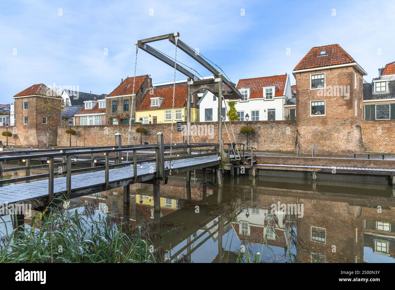 Leerdam, the Netherlands. 21 November 2024. Leerdam cityscape, Drawbridge and old city wall in ...