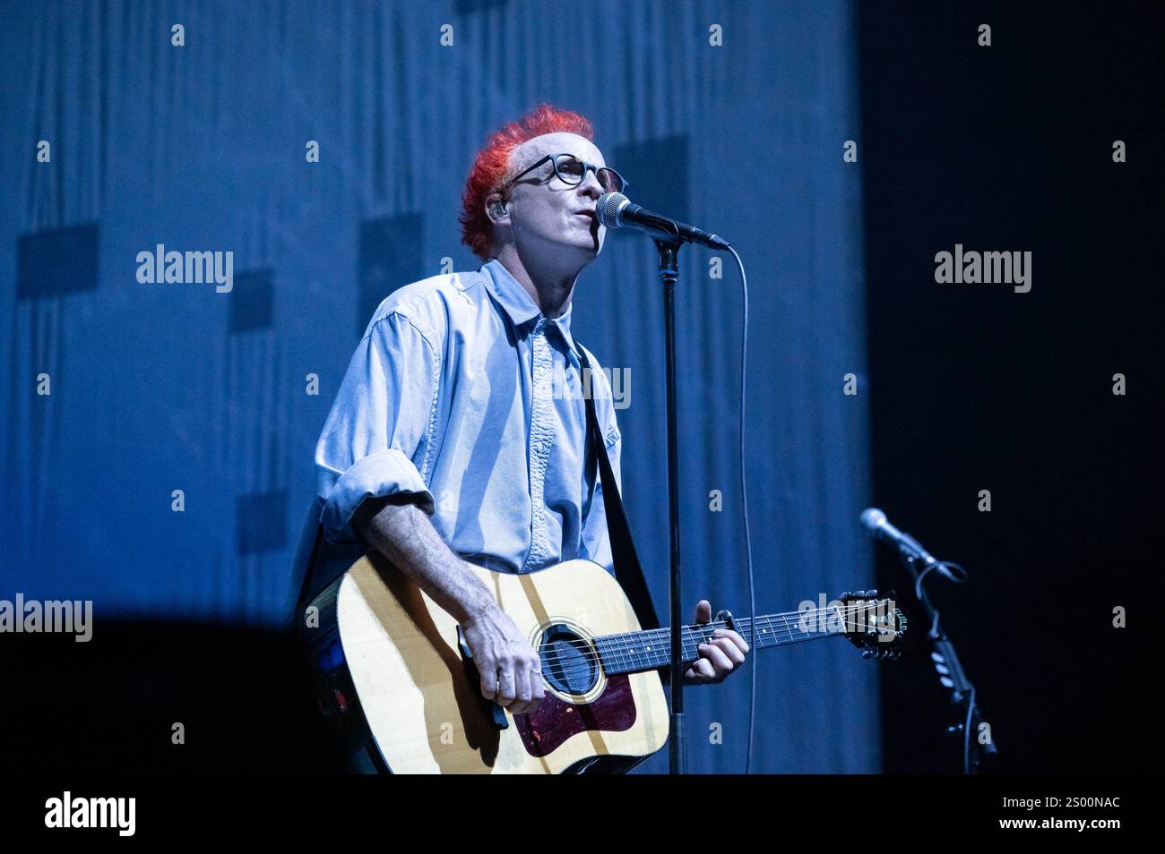 Fran Healy of Travis performing at OVO Hydro, Glasgow, 21st December 2024 Stock Photo - Alamy