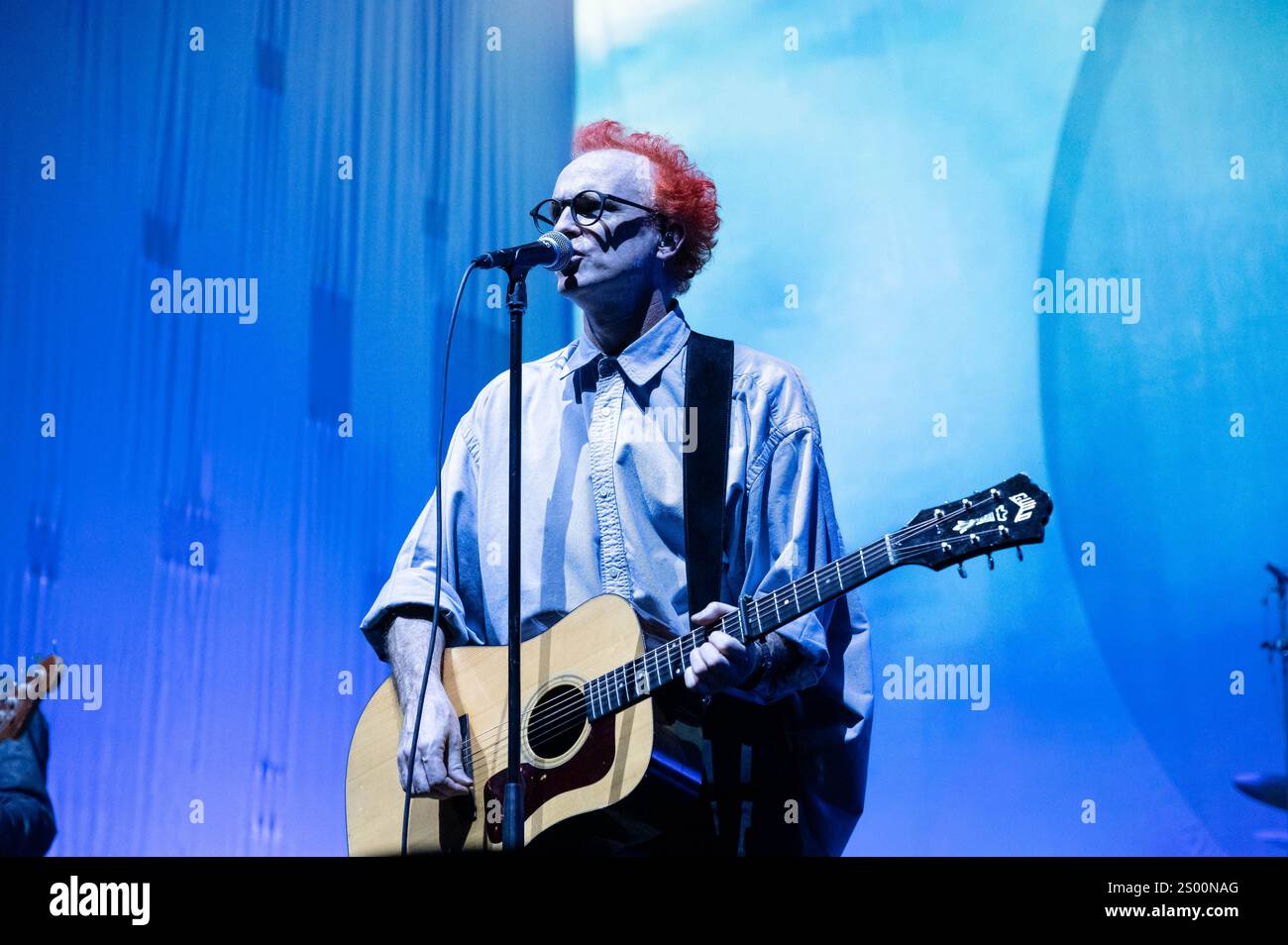 Fran Healy of Travis performing at OVO Hydro, Glasgow, 21st December 2024 Stock Photo - Alamy