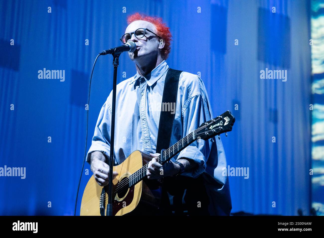 Fran Healy of Travis performing at OVO Hydro, Glasgow, 21st December ...