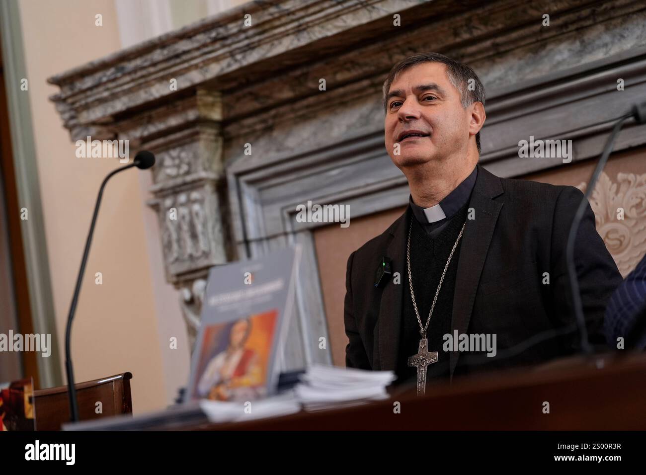 Torino, Italia. 23rd Dec, 2024. Il cardinale Roberto Repole ...