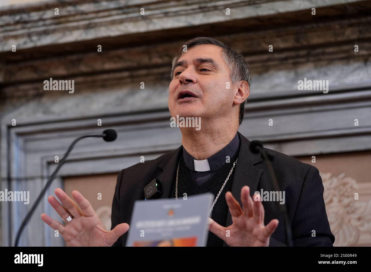 Torino, Italia. 23rd Dec, 2024. Il cardinale Roberto Repole ...