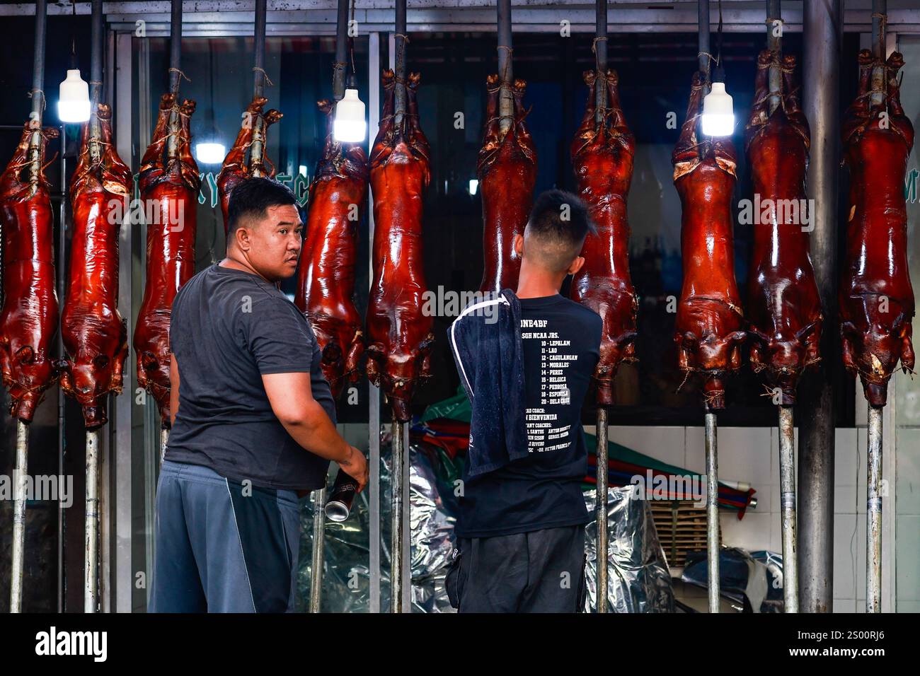 Metro Manila, Metro Manila, Philippines. 23rd Dec, 2024. Workers ...