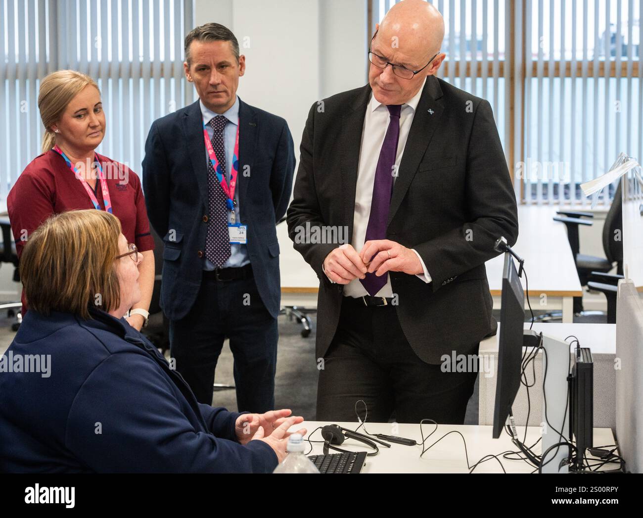 Nhs 24 call centre hi-res stock photography and images - Alamy
