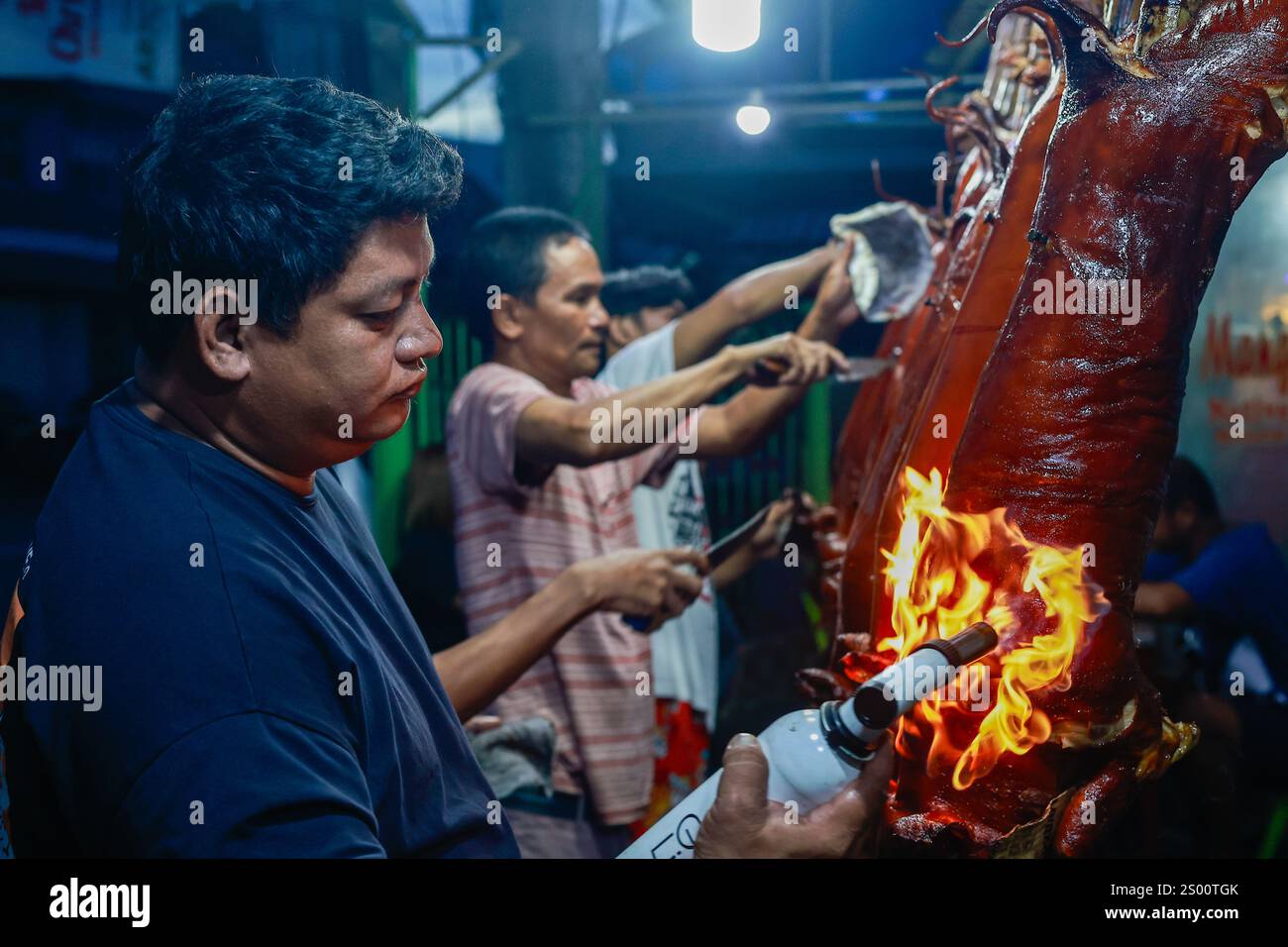 Metro Manila, Metro Manila, Philippines. 23rd Dec, 2024. Workers use ...