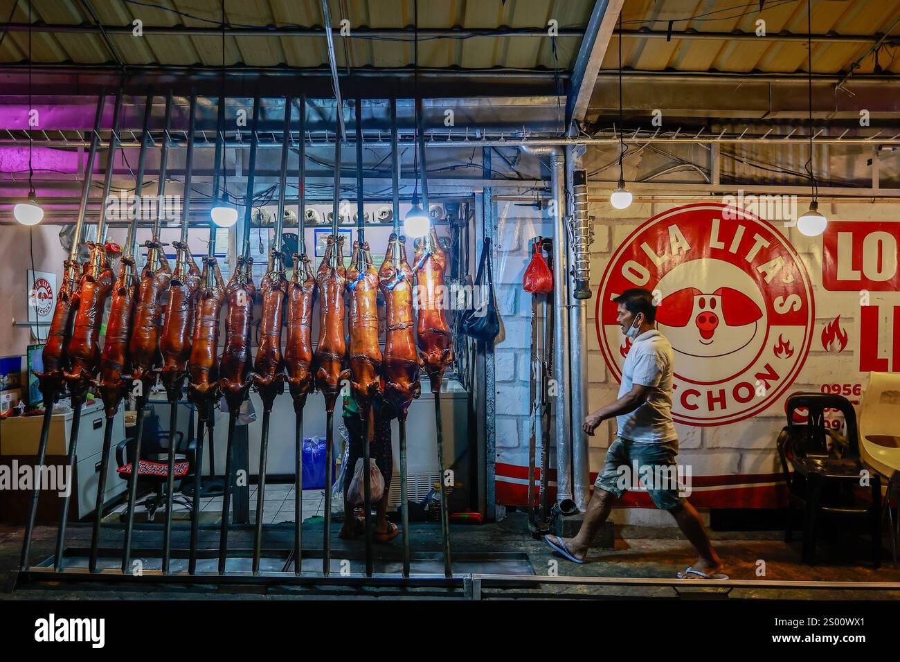 Metro Manila, Metro Manila, Philippines. 23rd Dec, 2024. Workers ...