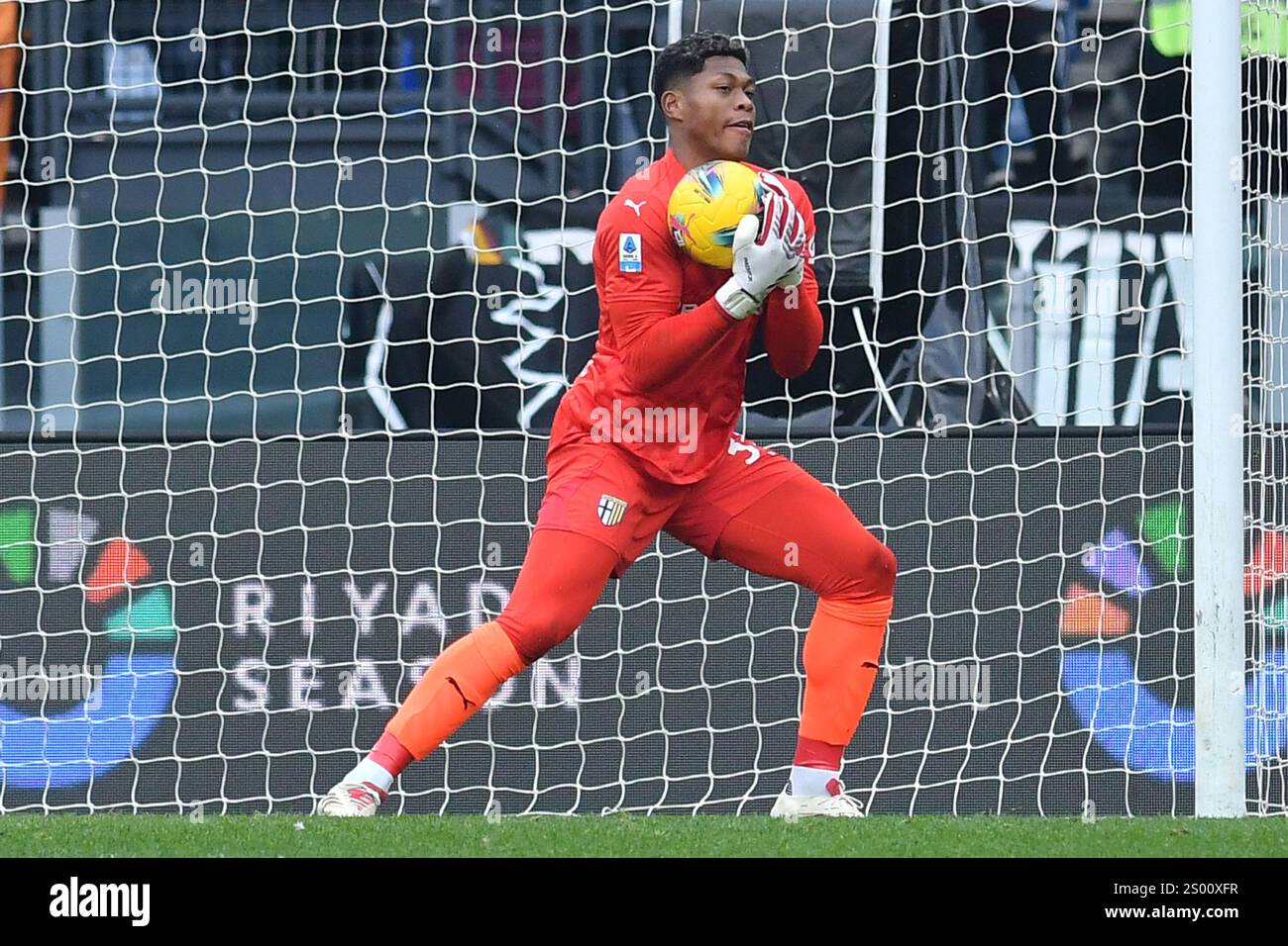 Rome, Italy. 22nd Dec, 2024. Zion Suzuki of Parma seen in action during ...