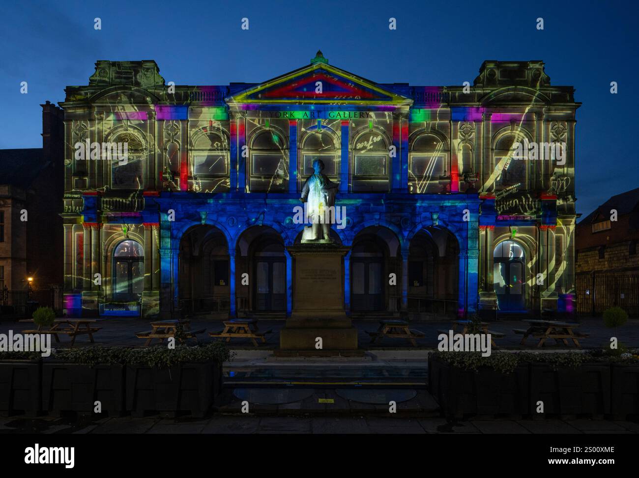 York Art Gallery's façade is transformed with stunning 3D projection ...